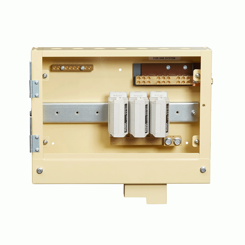 SERVICE HEAD DISTRIBUTION BOARDS FOR MOUNTING ABOVE 100AMP THREE PHASE